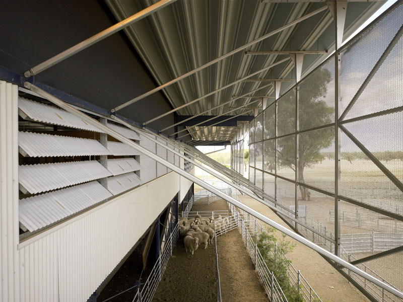 A ventilated farm, with water phase change [593] | filt3rs