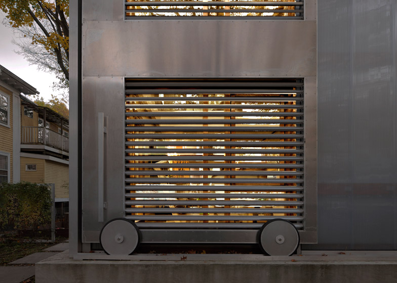 Pneumatic wheels on huge sliding panels [565] | filt3rs