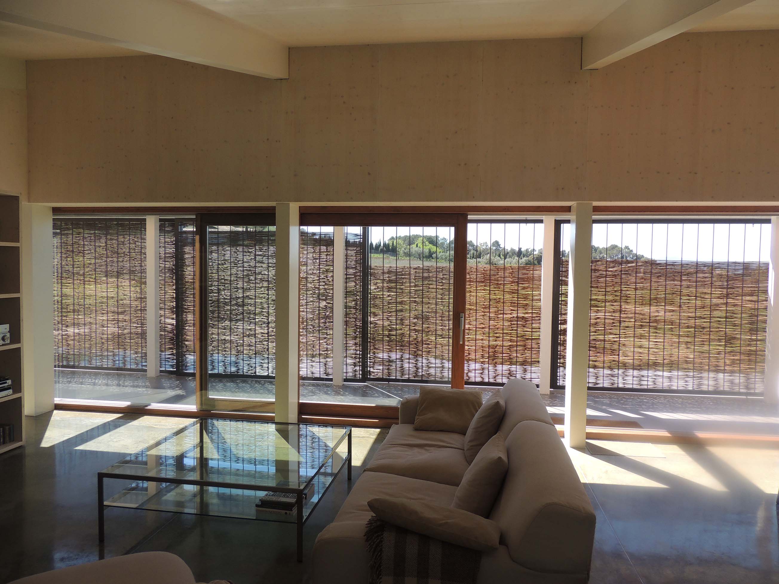 Intermediate space behind wicker shutters, Serra&Adroer [505] | filt3rs