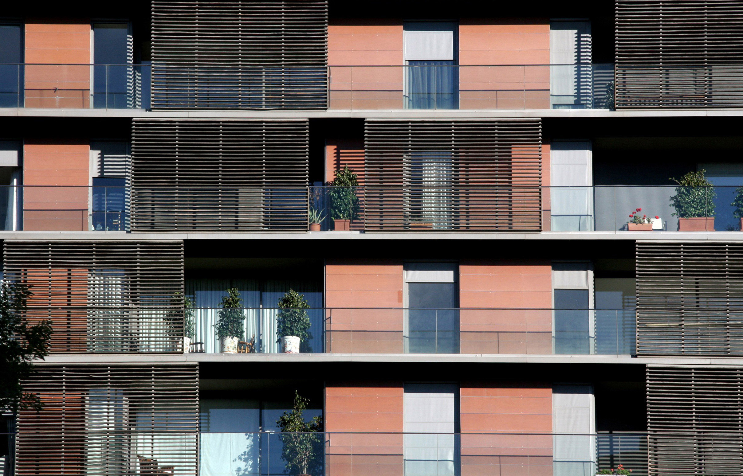 Lattice, roller shutter and curtains in Barcelona [172] | filt3rs